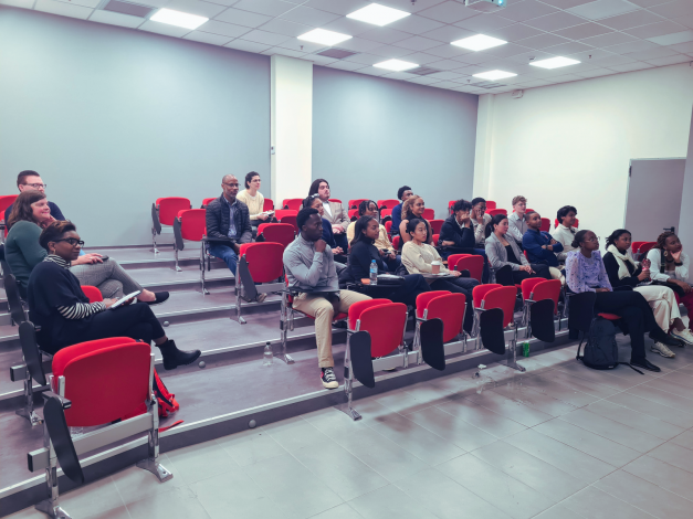 AUEB hosted faculty and students from the University of Illinois at ...